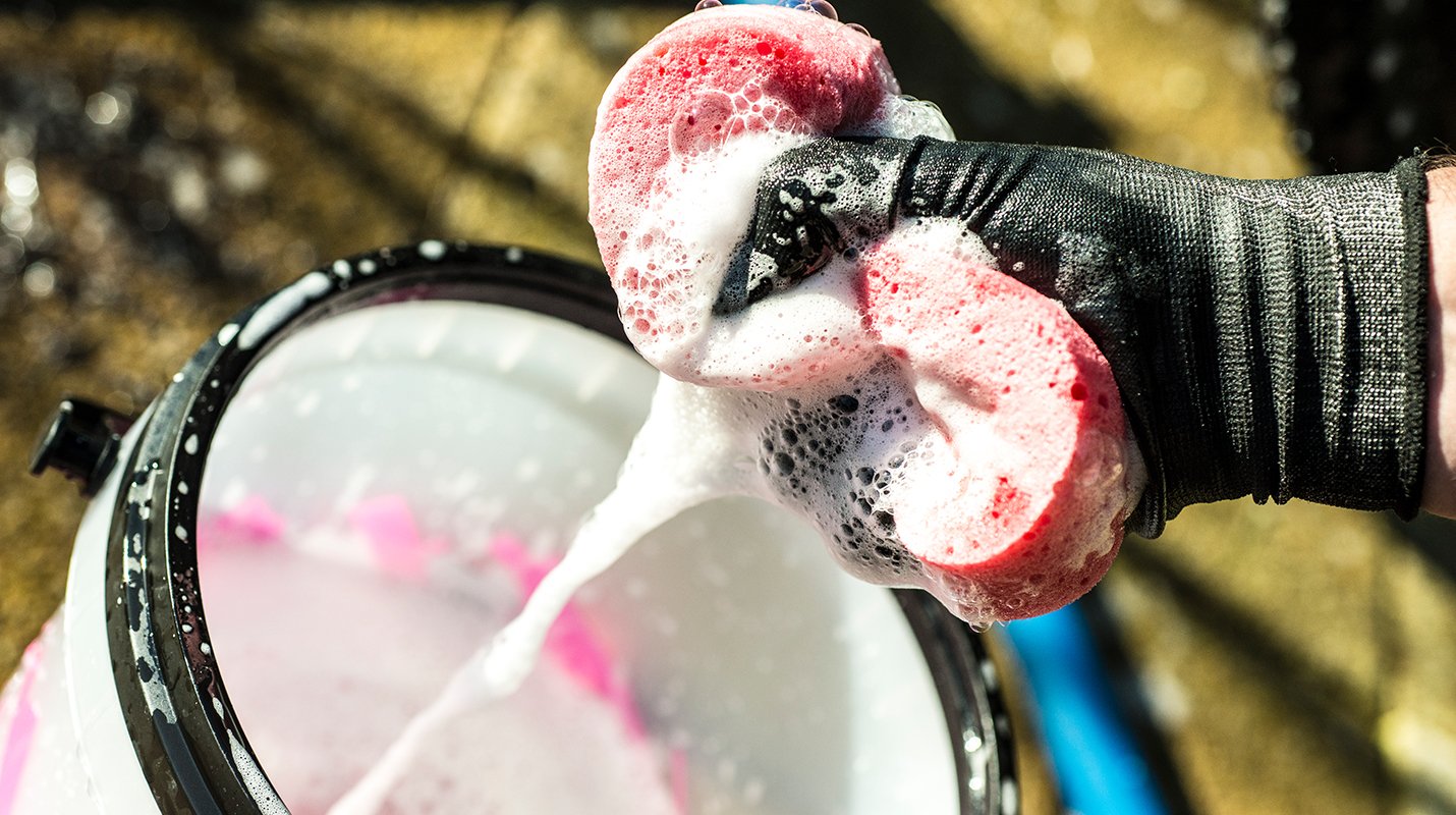 Dirt Bucket Kit with Filth Filter | Bicycle Bundle & Kits | Muc-Off UK